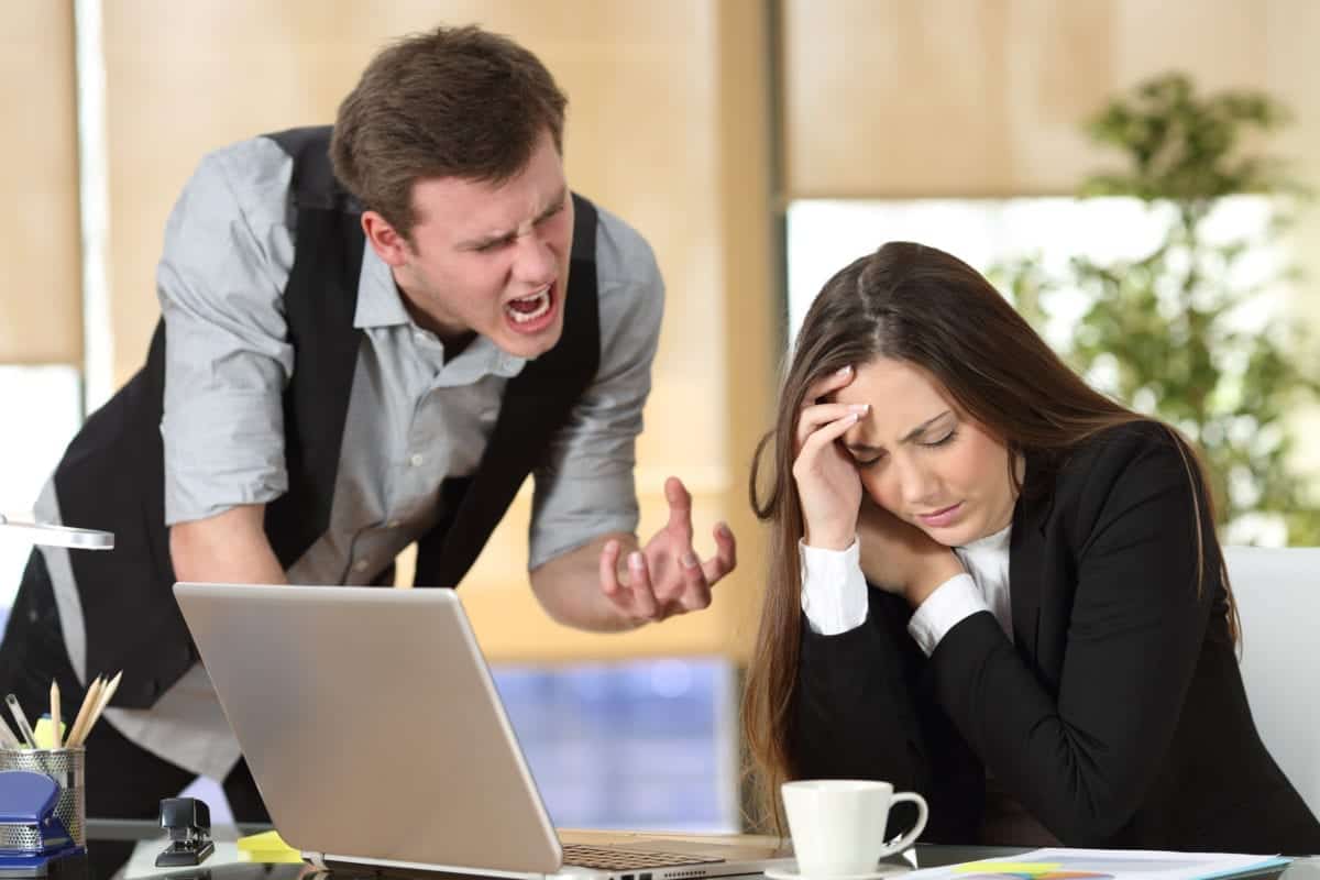 8 Annoying Behaviors That Make It Obvious You're Not Fit for Leadership